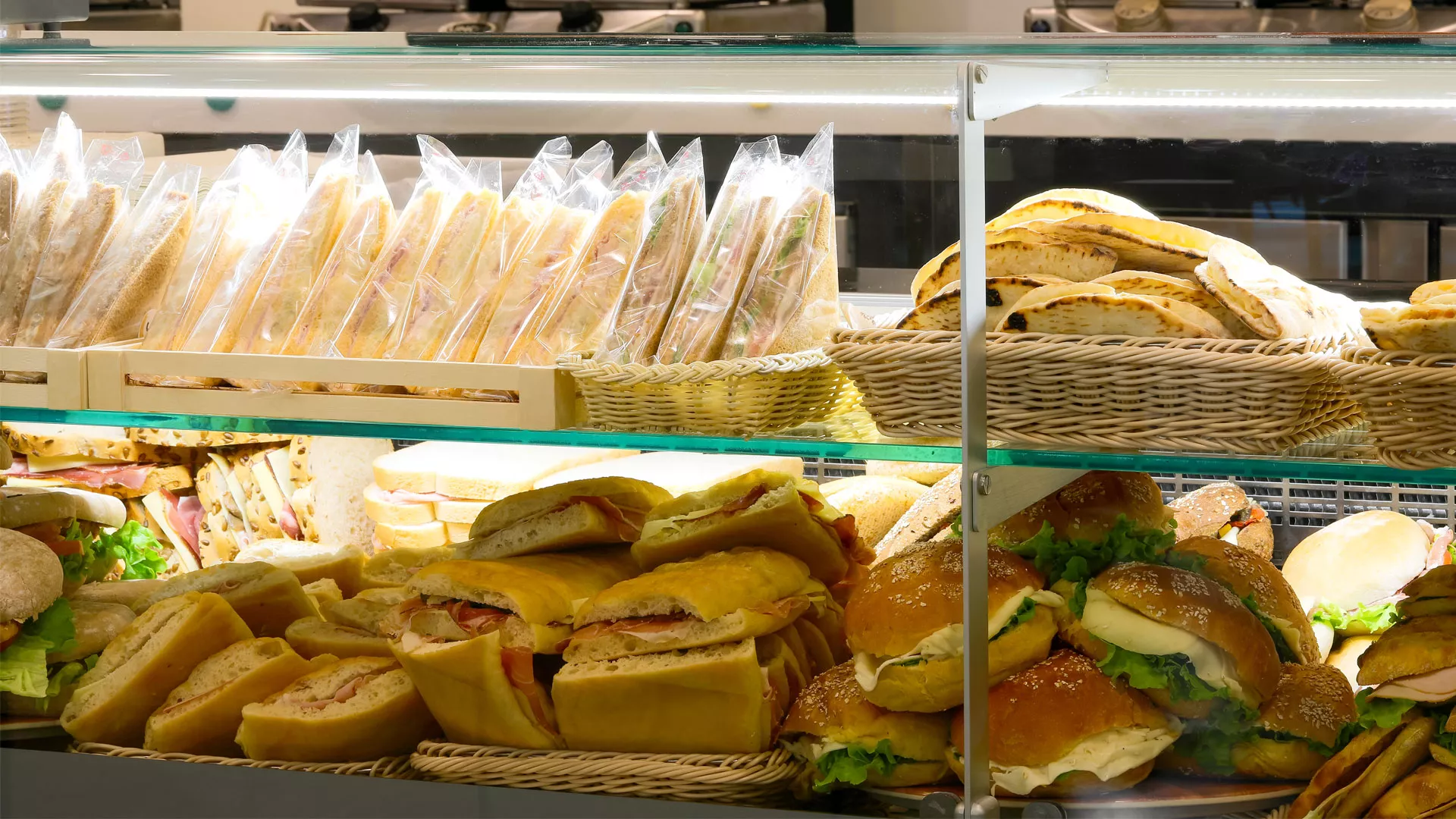 Hypermarkets and supermarkets